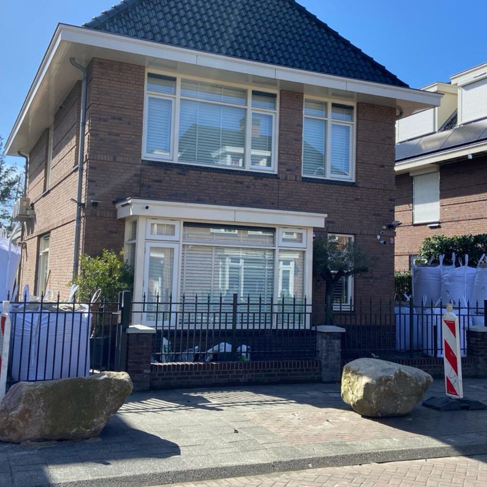 Loodgieter Ron van Uffelen is twee dagen dood als er weer bommen voor ...