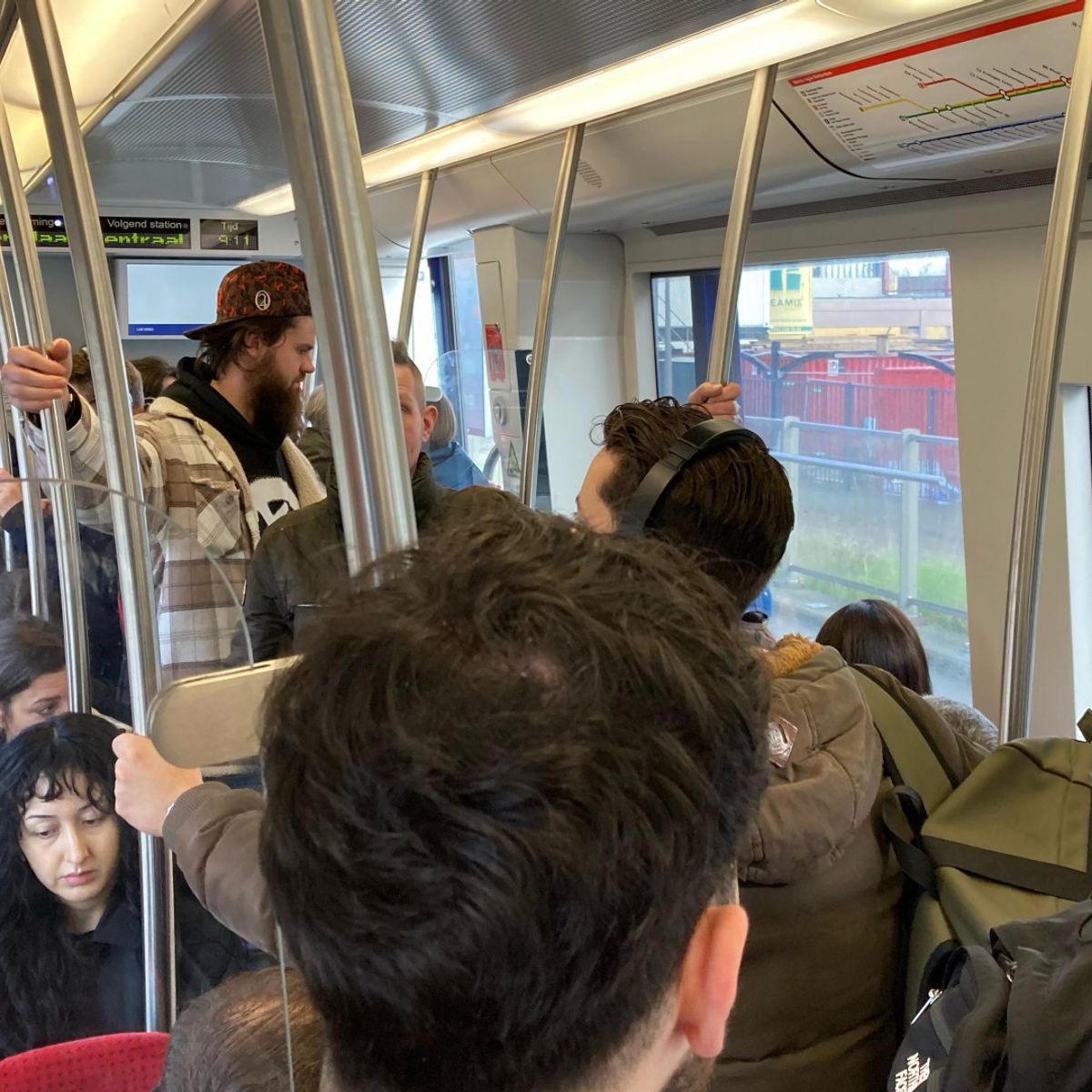 Bomvolle metro's en veel gefoeter: werkzaamheden aan spoor zorgen voor grote drukte op metrolijn ...