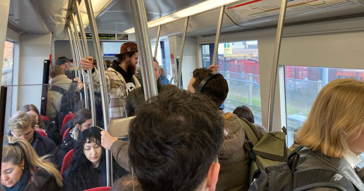 Bomvolle metro's en veel gefoeter: werkzaamheden aan spoor zorgen voor grote drukte op metrolijn ...