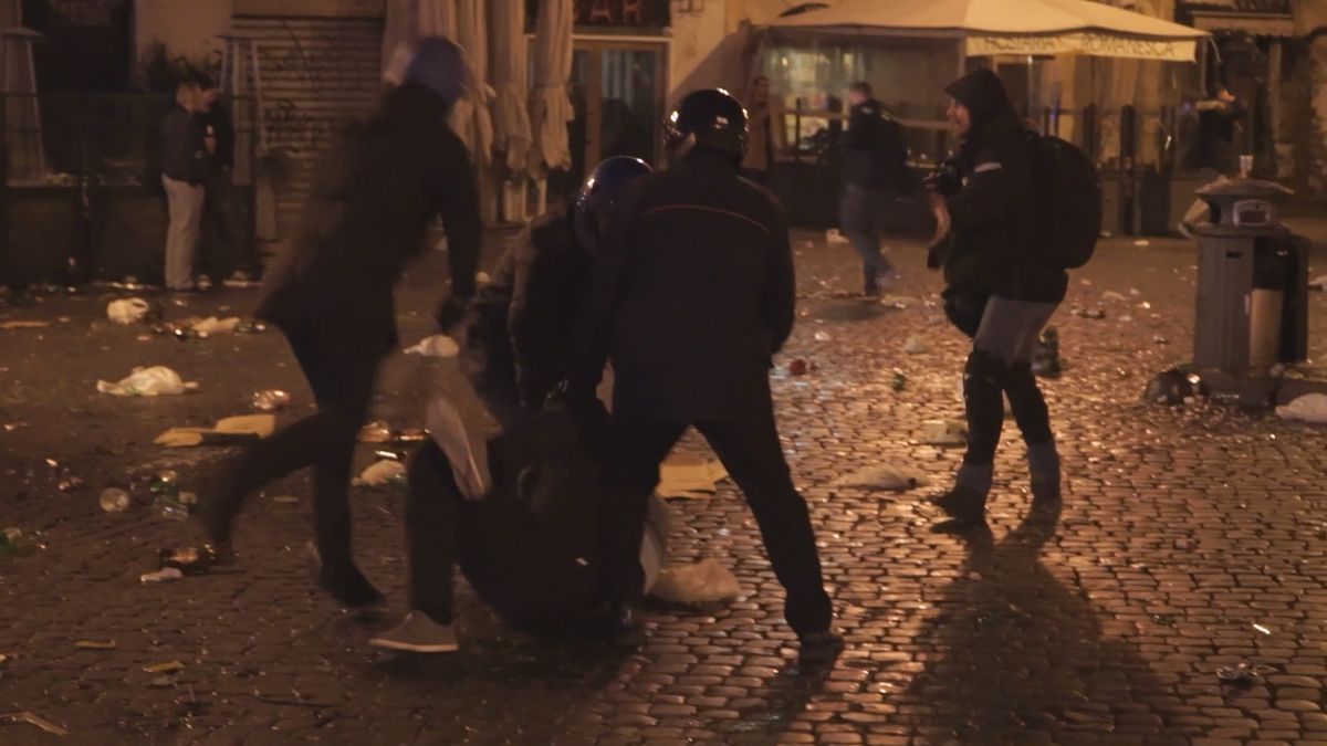 Feyenoord-hooligans voor Romeinse rechter - Rijnmond