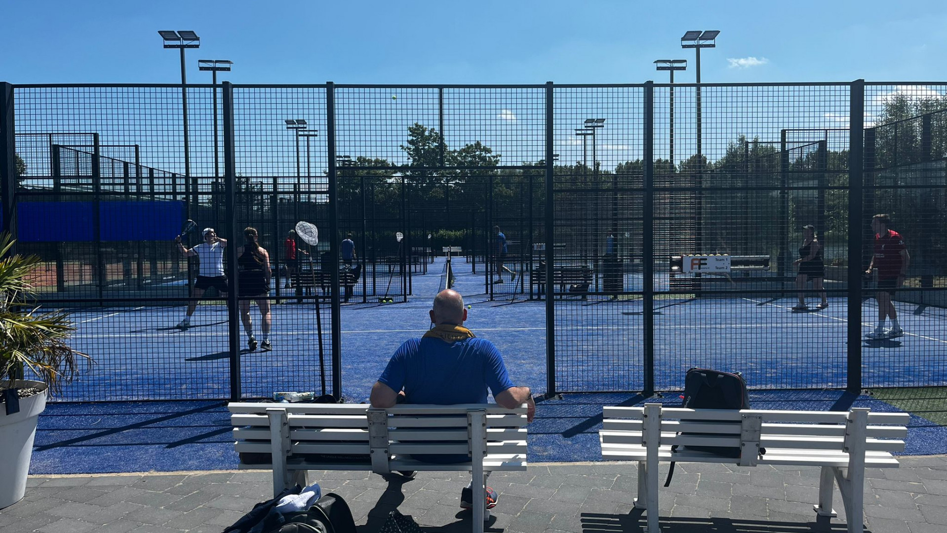 Tropisch weer | Volle stranden en terrassen - Waarschuwingen voor ...