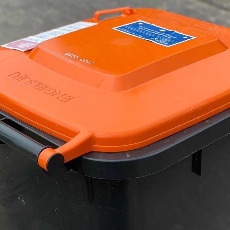 Afvalcontainers Aa en Hunze krijgen chip tegen illegale weggooiers ...