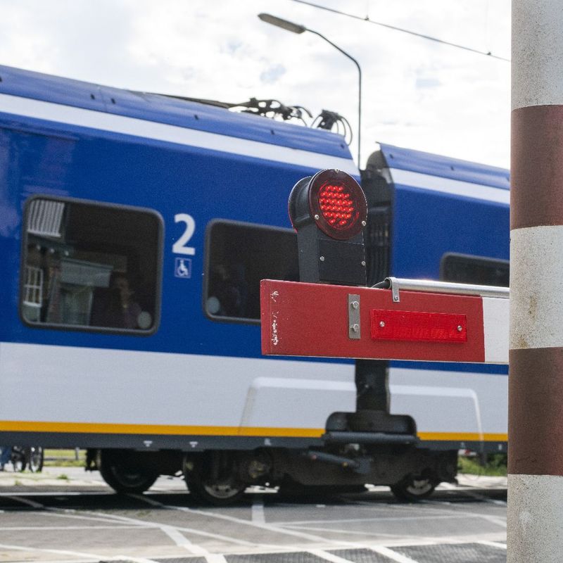 Trein Wijchen gleed honderden meters door na station en dat was ...