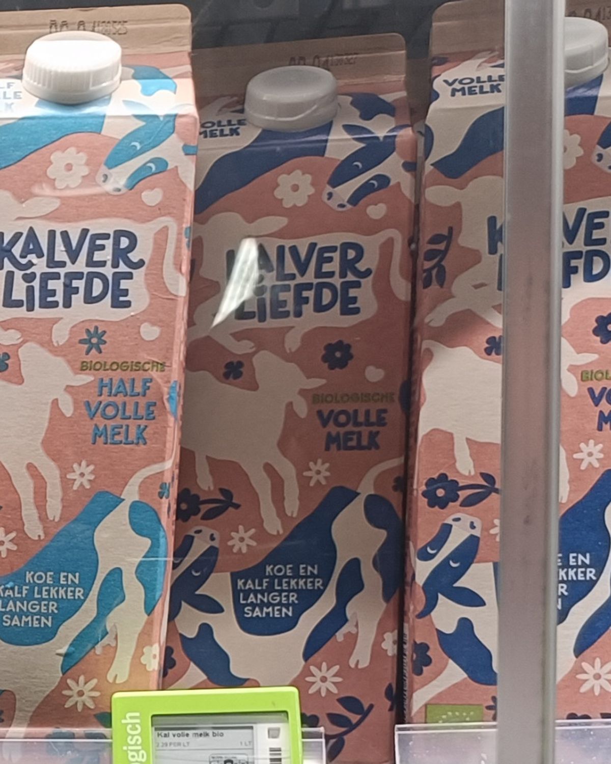 Wat zijn die roze pakken melk in de supermarkt? - Omroep West