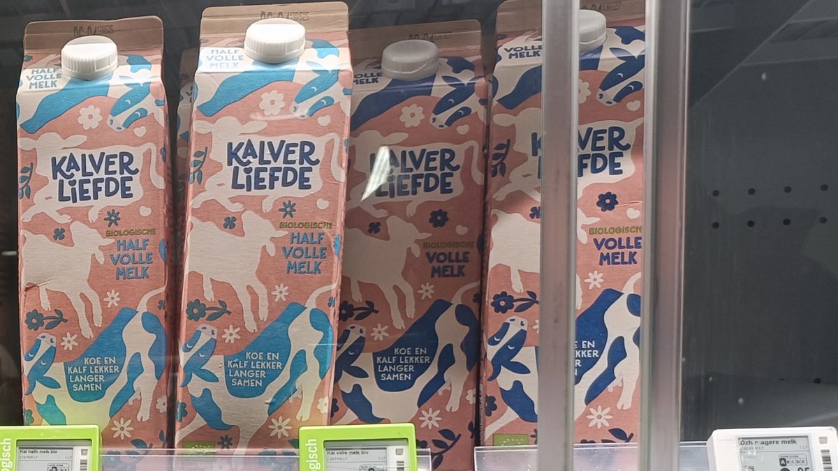 Wat zijn die roze pakken melk in de supermarkt? - Omroep West