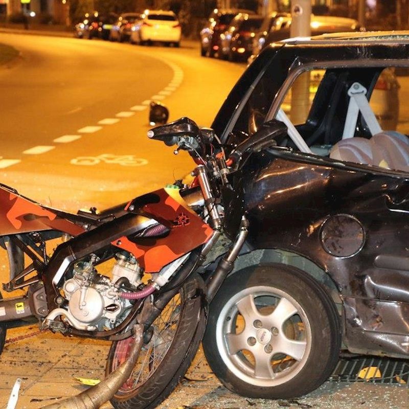 UPDATE: Dode bij aanrijding tussen brommer en auto op Hogelandsingel in ...