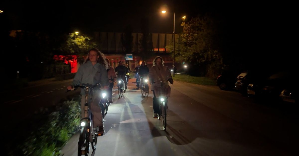 Fietsen langs onveilige plekken: vrouwen eisen de nacht op - Omroep ...