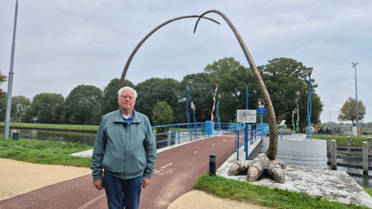 Jan Pol (76) uit Hoogeveen is gek op bruggen, dus schreef hij er een ...