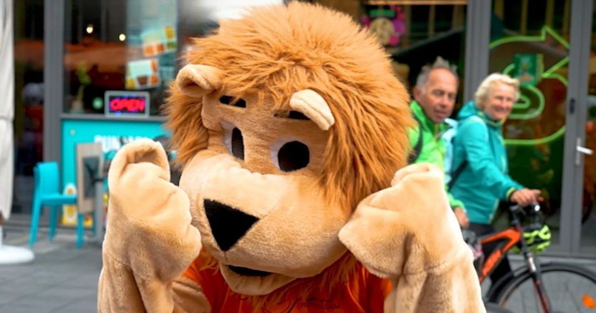 Oranjekoorts en Hollandse leeuwen gespot in Rotterdam: 'Die mannen zijn ...