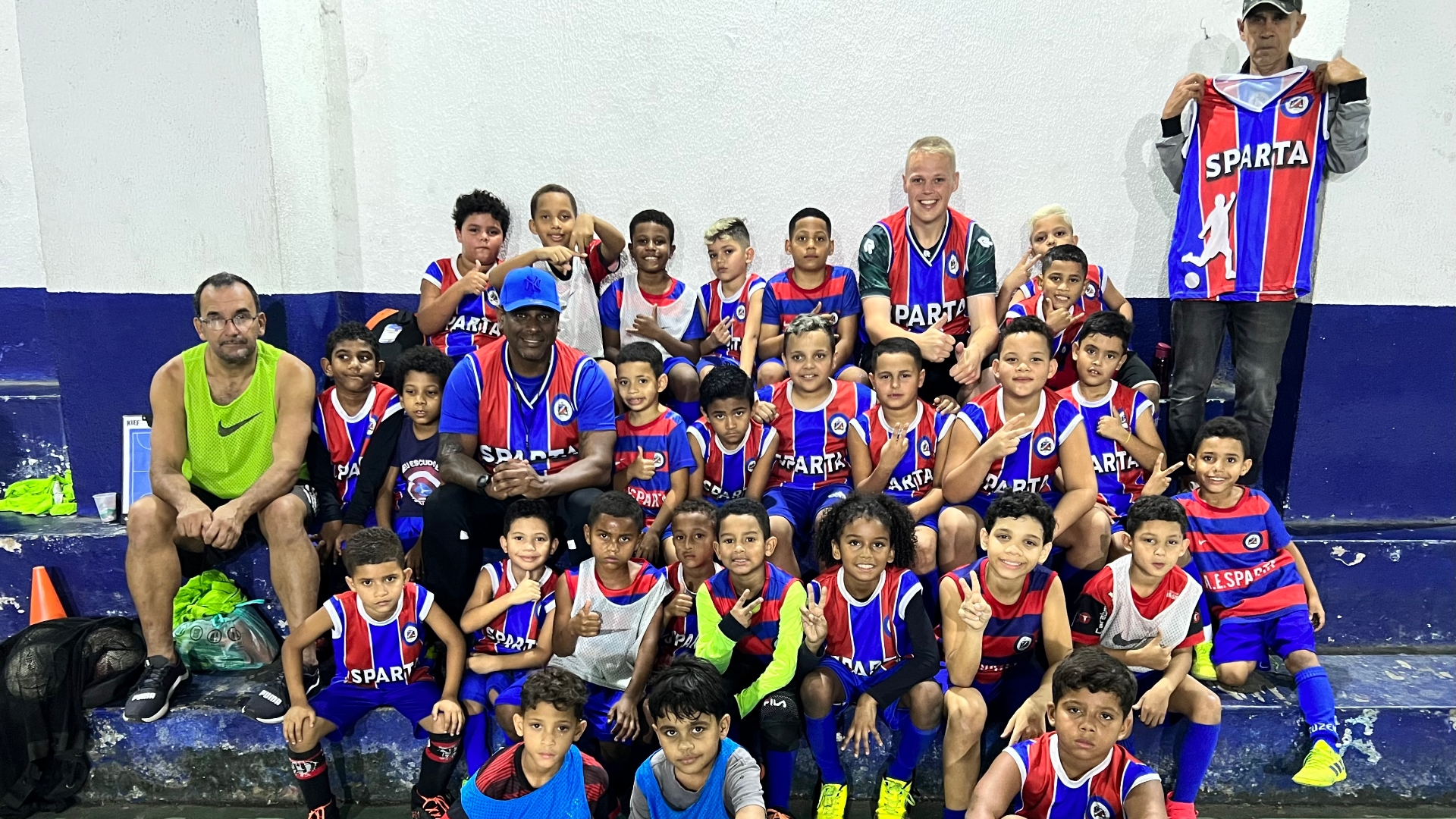 Van Eurocup Delfzijl tot de sloppenwijken in Brazilië, Nick de Groot is ...