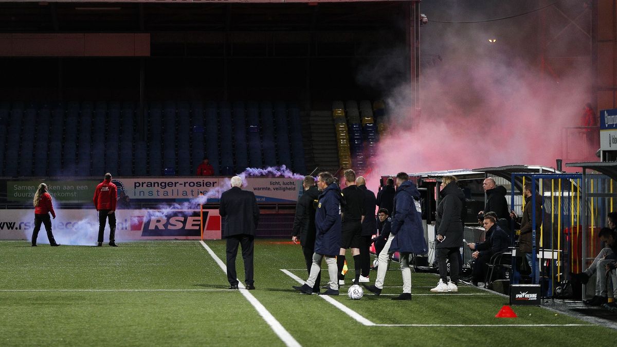 Liveblog: FC Utrecht opnieuw achter tegen Cambuur in door vuurwerk en ...