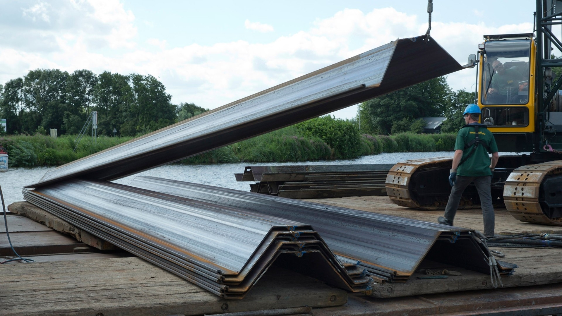 Provincie vervangt damwanden in Oude Eemskanaal - RTV Noord
