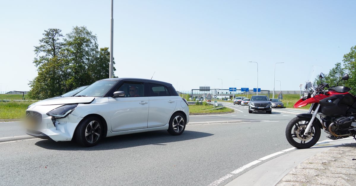 Automobilist en motorrijder botsen op elkaar in Berkel en Rodenrijs ...