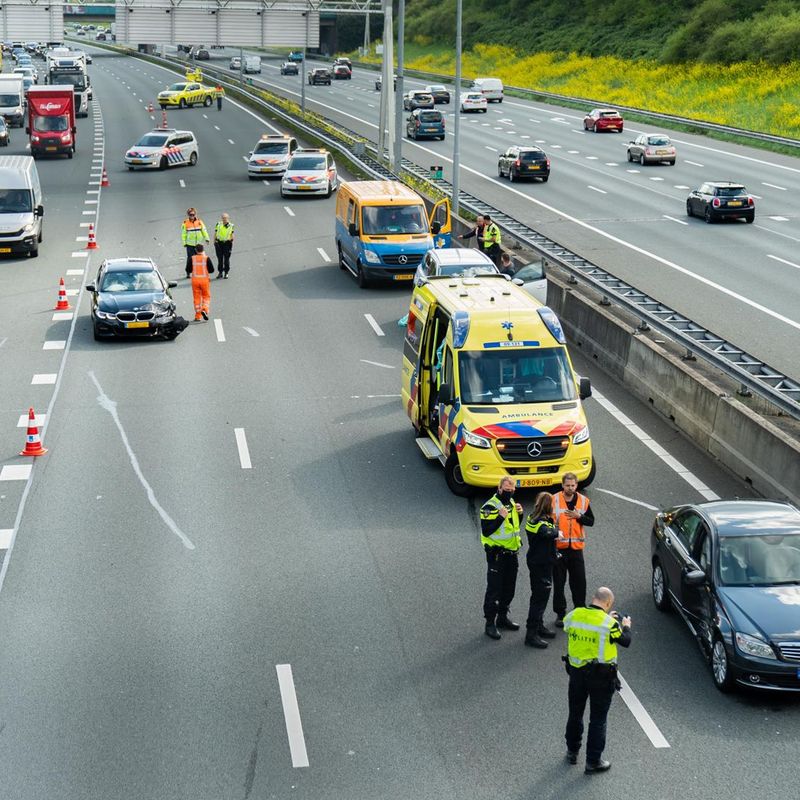 Kilometerslange file op A27 na ongeluk bij knooppunt Lunetten - RTV Utrecht