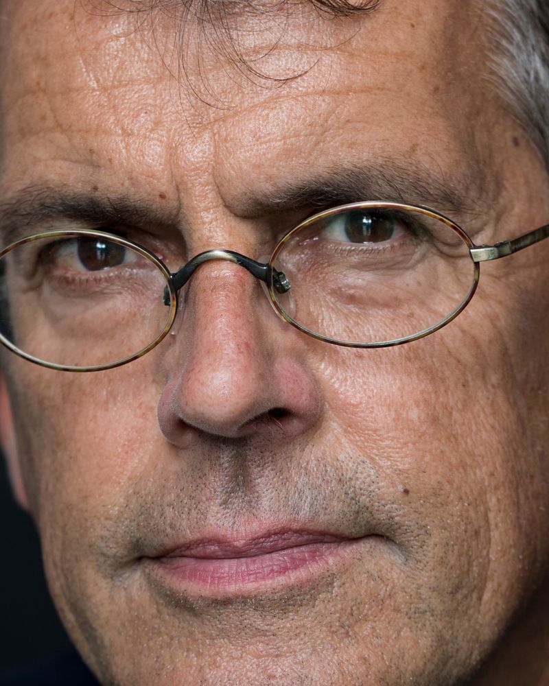 Michael Berg wint Hebban Thrillerprijs met boek Terugkeer - L1 Nieuws