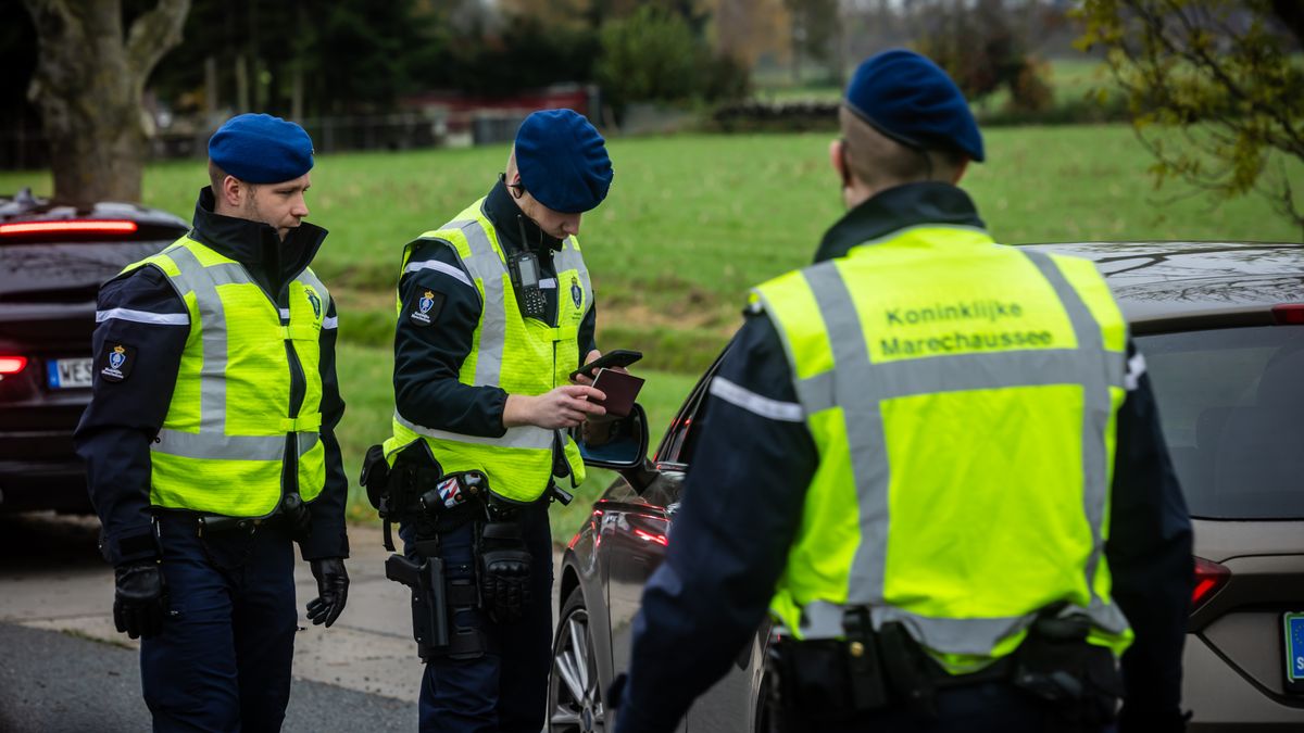 Kabinet wil na de zomer stoppen met grenscontroles - Oost