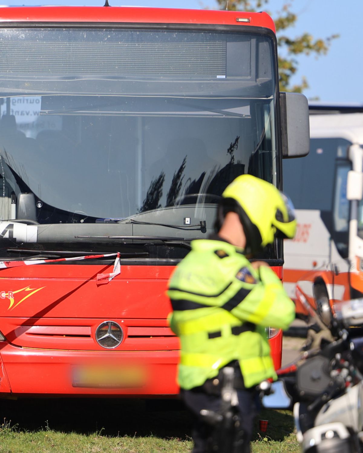 Ongeval met bus op parkeerplaats pretpark: twee kinderen gewond ...