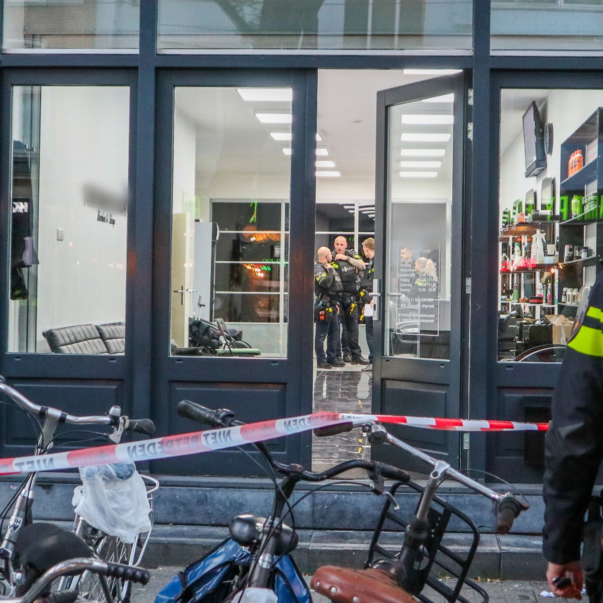 Man in kapperszaak geslagen met vuurwapen | Man roept dat hij vuurwapen heeft op ...