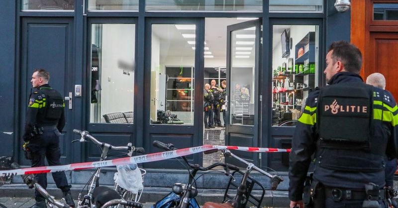 Man in kapperszaak geslagen met vuurwapen | Man roept dat hij vuurwapen heeft op ...
