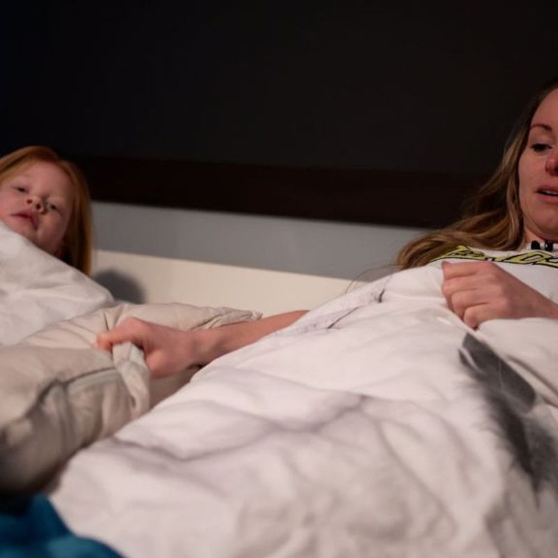 Bij mama in bed om koude kamer, flatbewoners klagen bij verhuurder ...