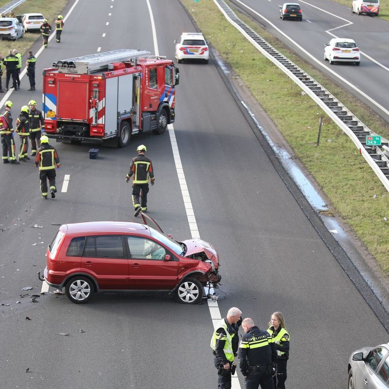 Ongeluk met vijf auto's en vier gewonden op A4 - Omroep West