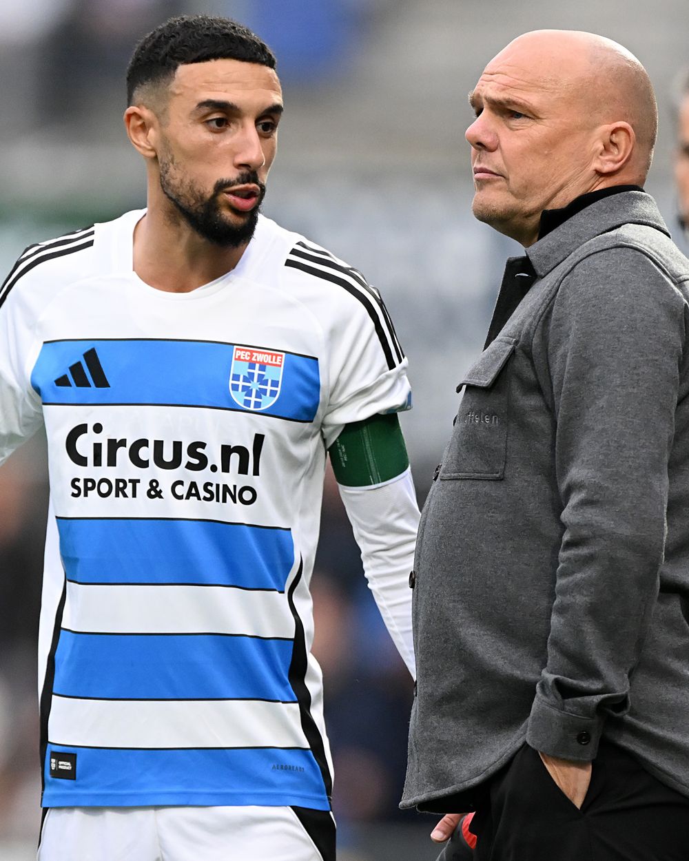 Terwijl Namli terugkeert bij PEC, krijgt de trainer steeds meer vragen ...