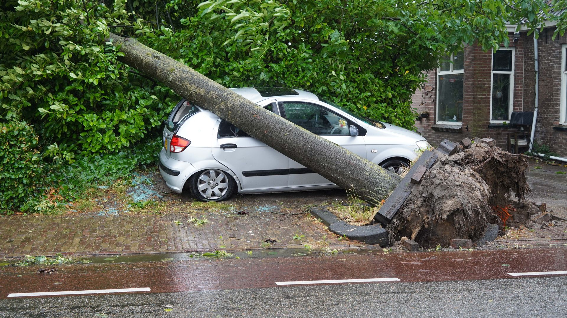 In beeld: Storm Poly houdt huis in Drenthe - RTV Drenthe