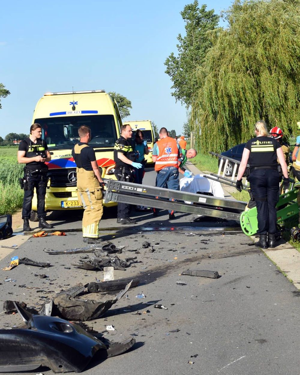Vier gewonden bij frontale botsing - Omroep Gelderland