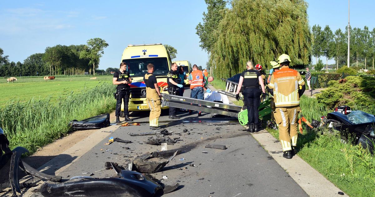 Vier gewonden bij frontale botsing - Omroep Gelderland