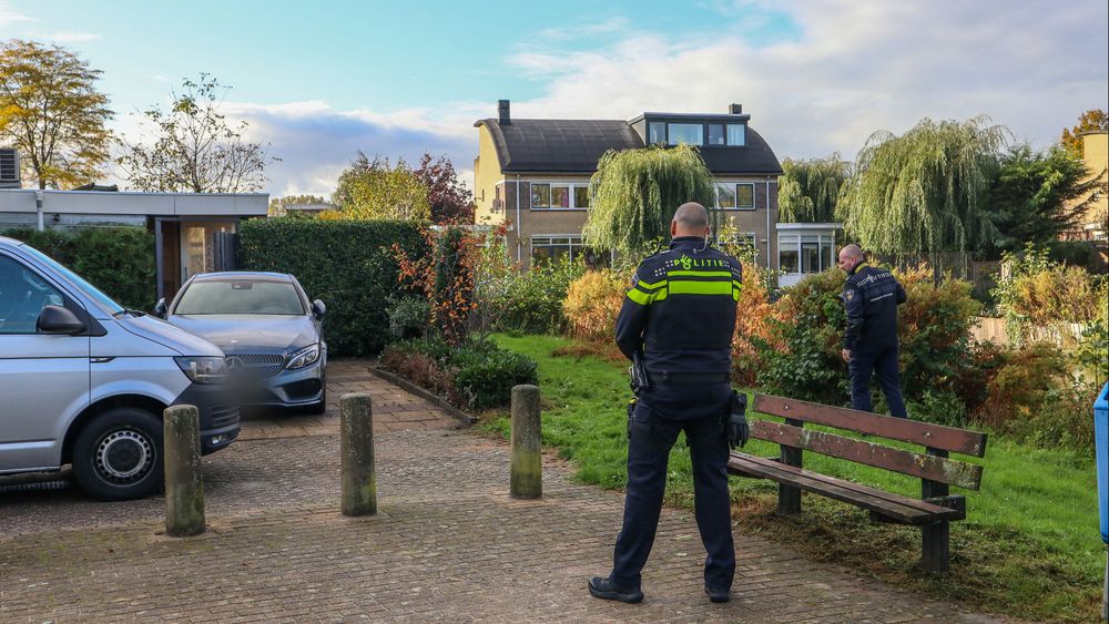 Vrouw (63) overleden in vijver eigen achtertuin - Rijnmond