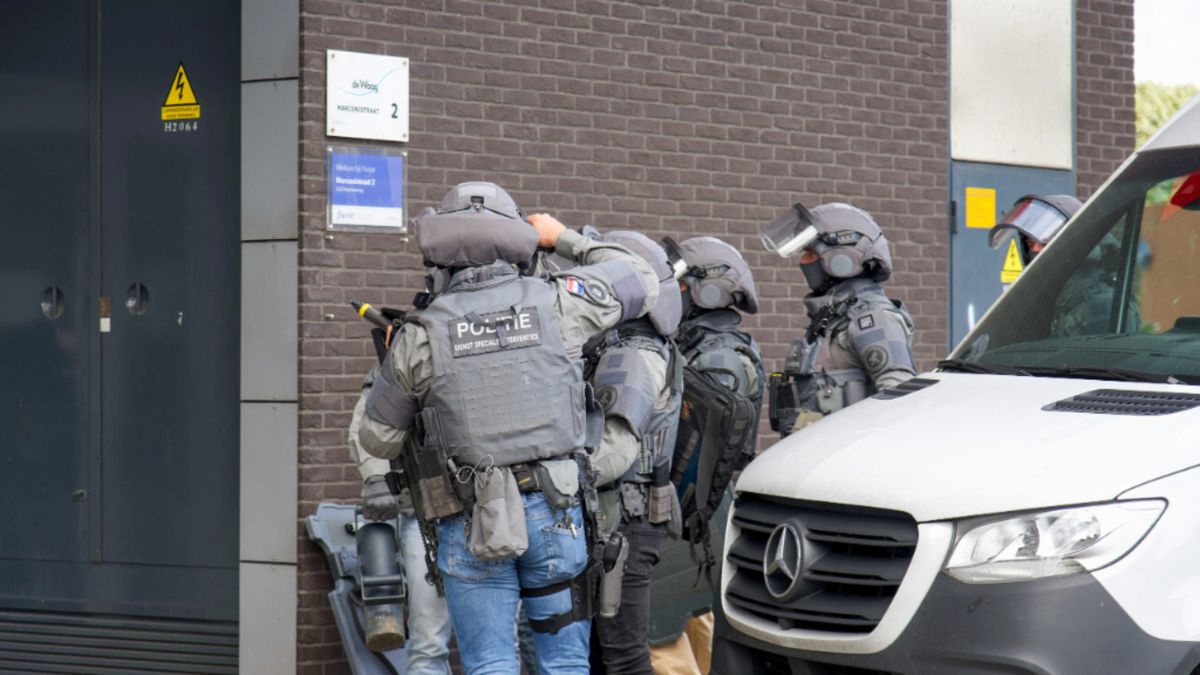 Arrestatieteam doet inval bij reclassering na bedreiging met pistool ...