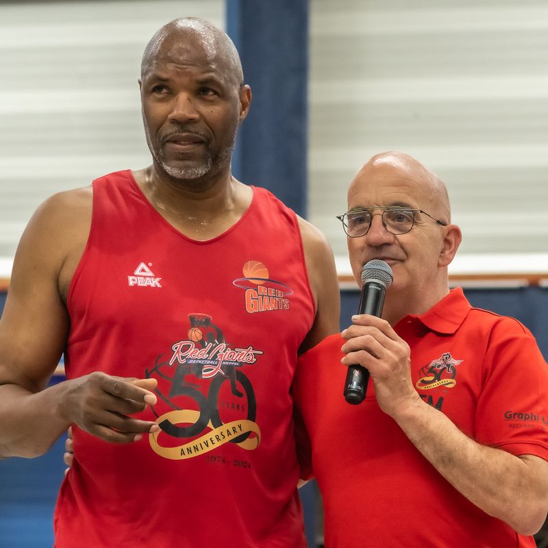Amerikaanse basketbalhelden voor even terug op oude stek in Meppel ...