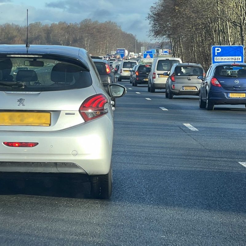 File op A28 richting Groningen door ongeluk - RTV Drenthe