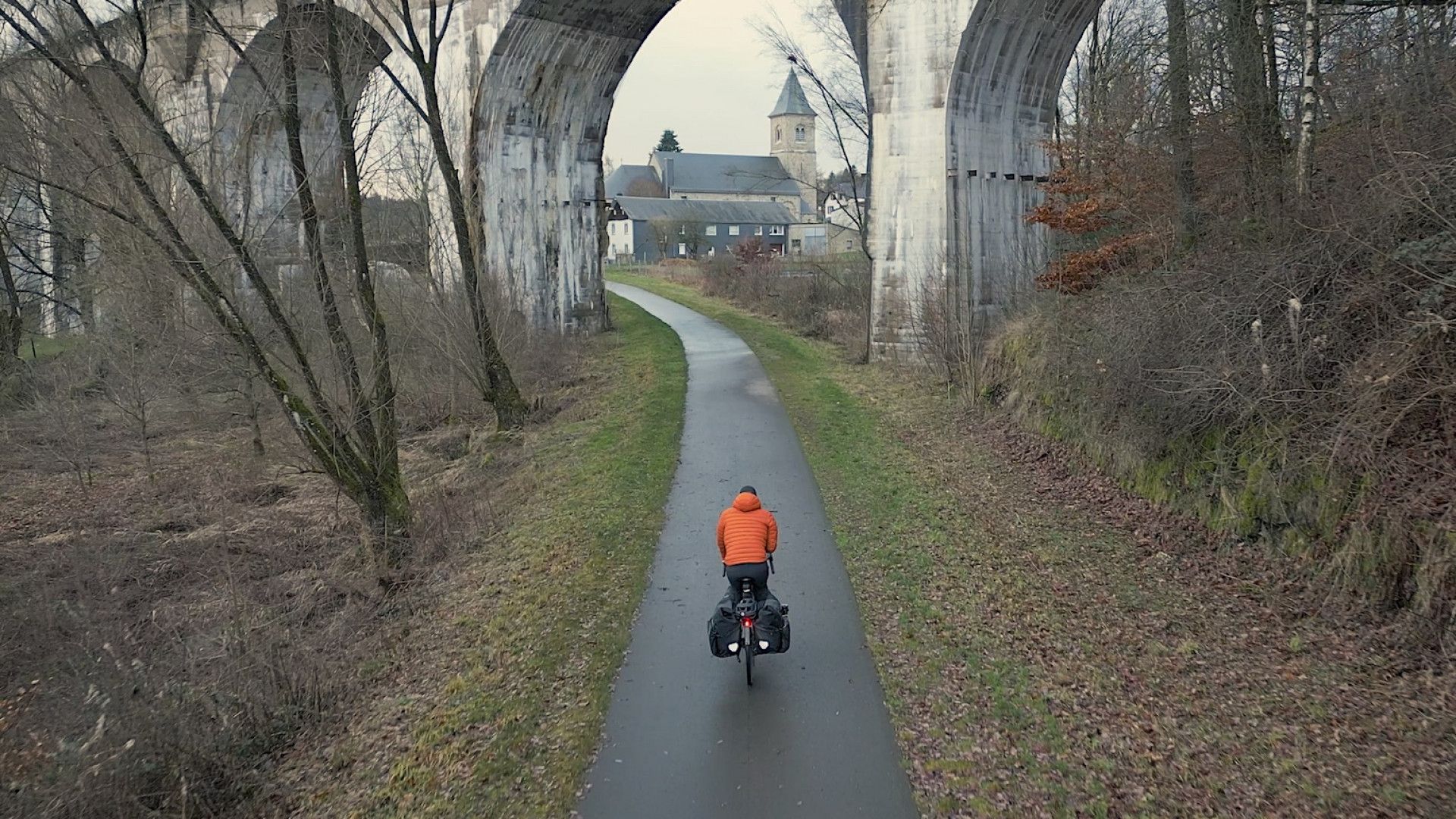 Koen fietst wereld over voor goede doel: 'Kinderen een toekomst geven ...
