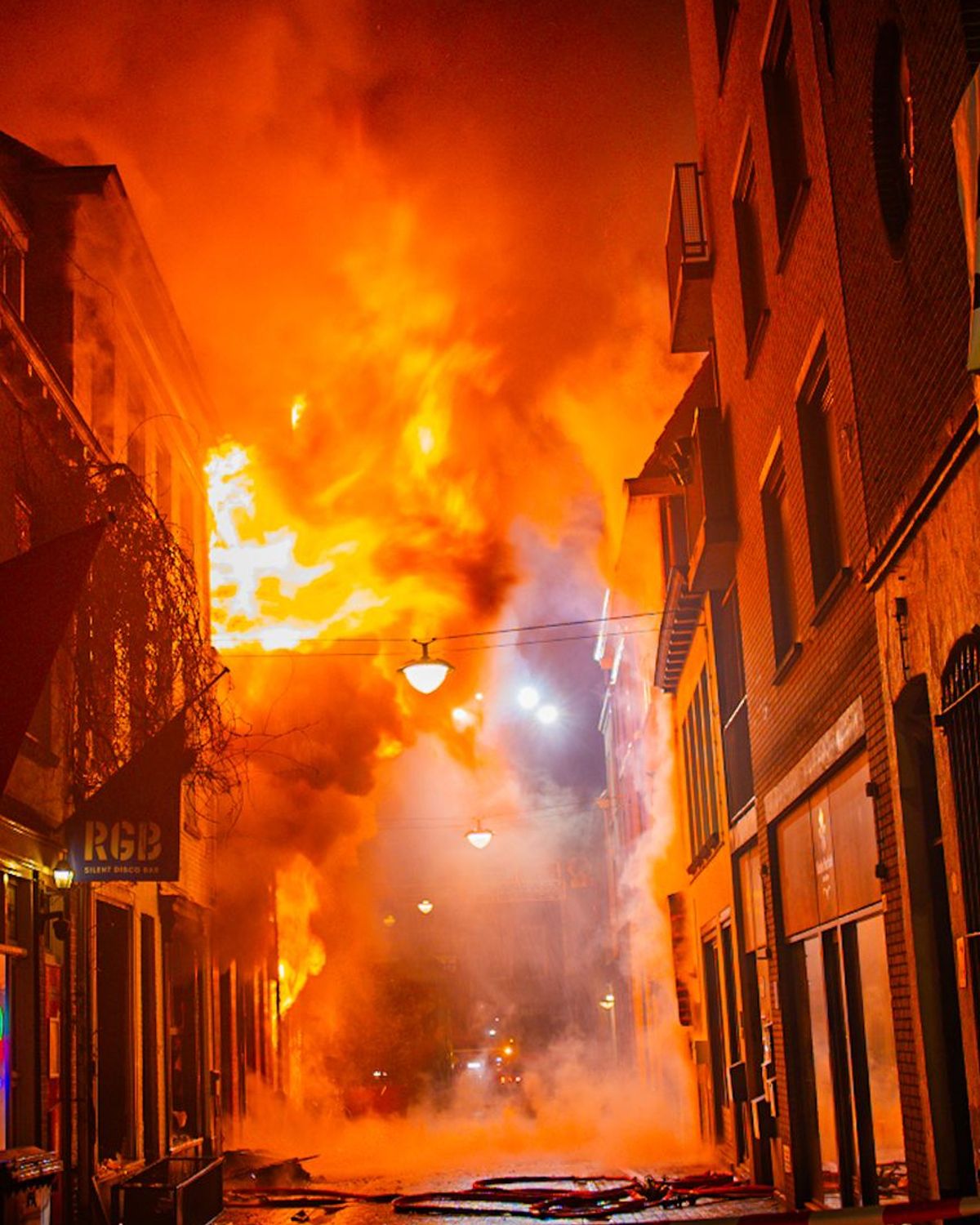 Ondernemers verbijsterd door grote brand Arnhem: 'Zo onwerkelijk ...