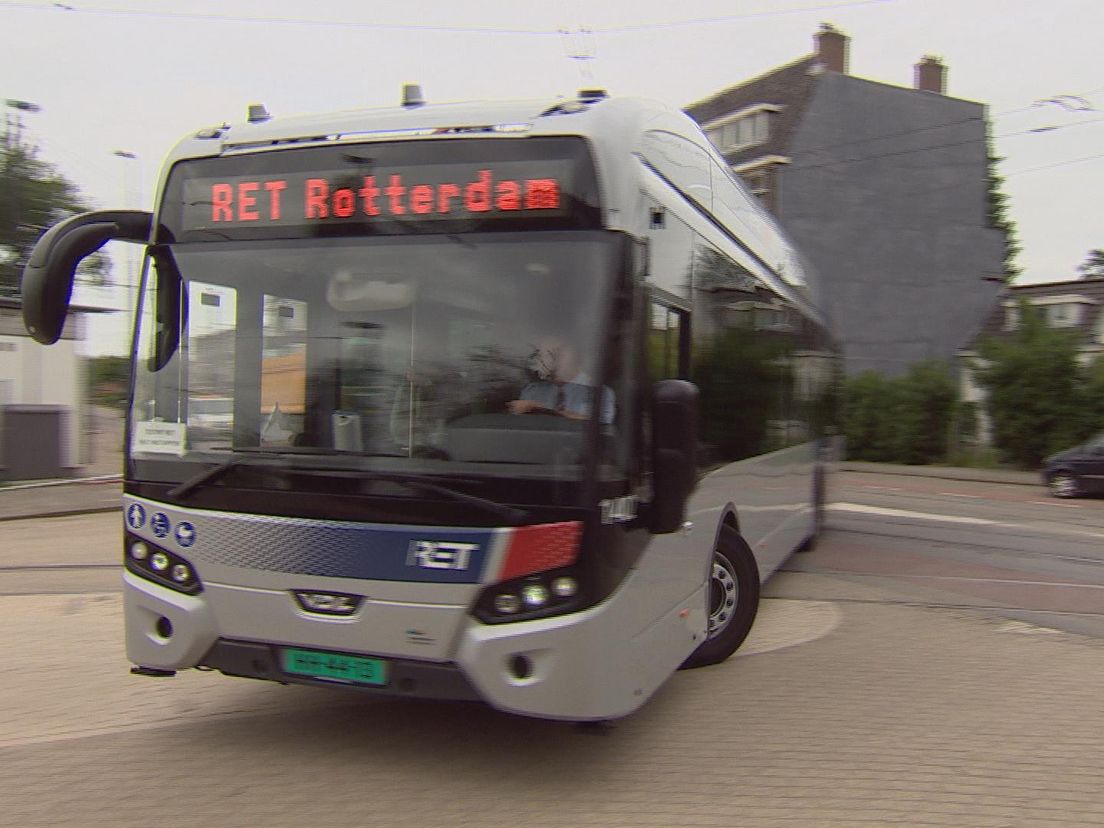 Proefrit met één van de 55 nieuwe elektrische RET-bussen - Rijnmond