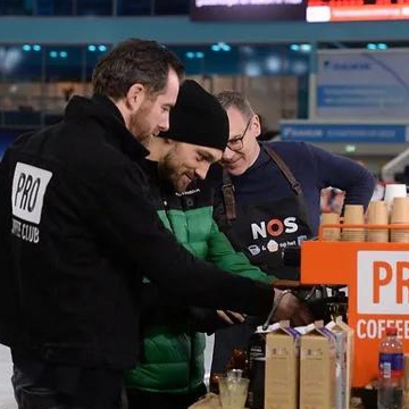 Nick Bons reist met koffie topsporters achterna: 'Enige stimulerende ...