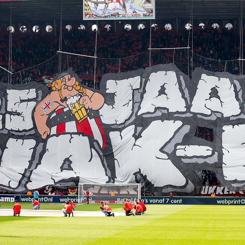 Jubileum Vak-P gevierd met grote spandoeken voor FC Twente - Feyenoord ...