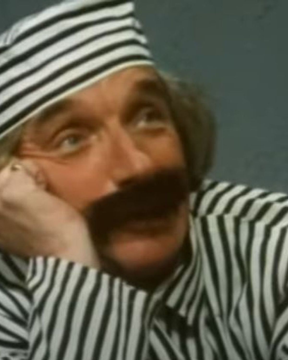 'Wat zeggie?!' Rotterdammer Joop Dikmans, boef B2 uit Bassie & Adriaan ...