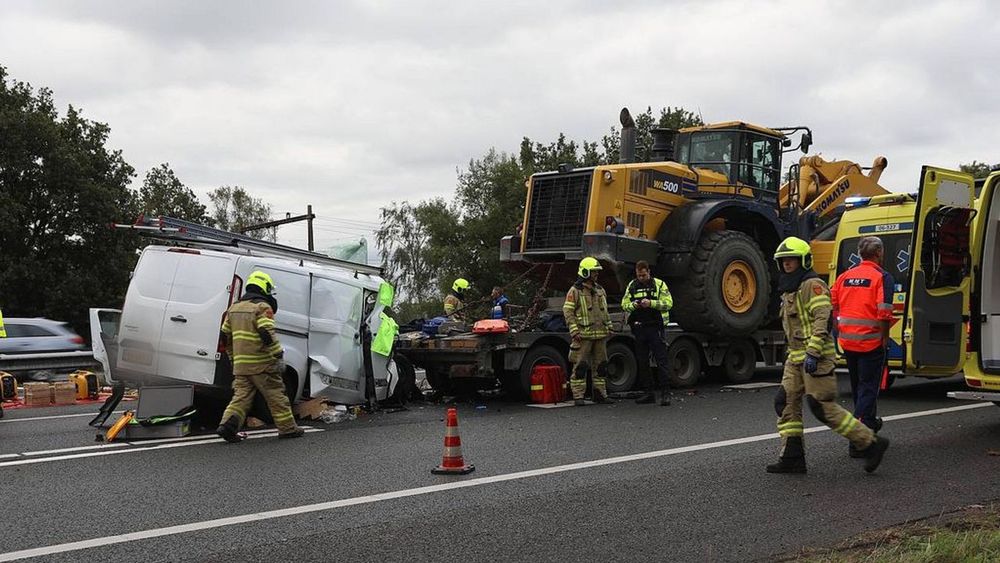 Gewonden bij ernstig ongeluk op A1, weg na uren weer vrij - Omroep Gelderland