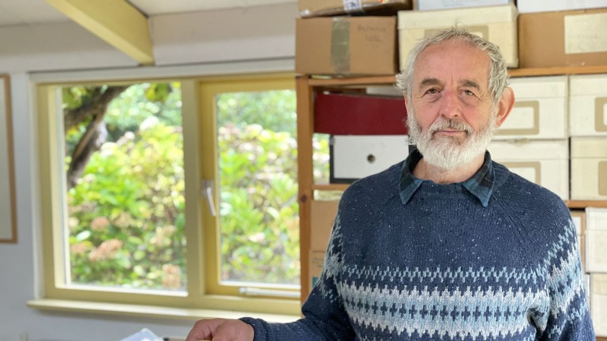 Bioloog Eef Arnolds uit Holthe onderscheiden met Zilveren Anjer - RTV ...