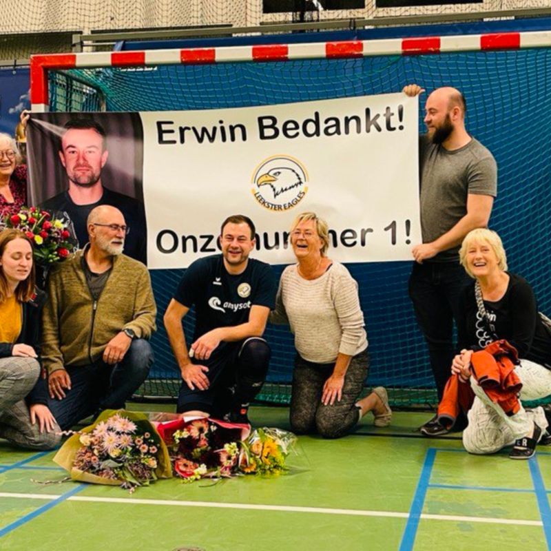 Doelman Mensink krijgt publiekswissel bij zijn laatste wedstrijd voor ...