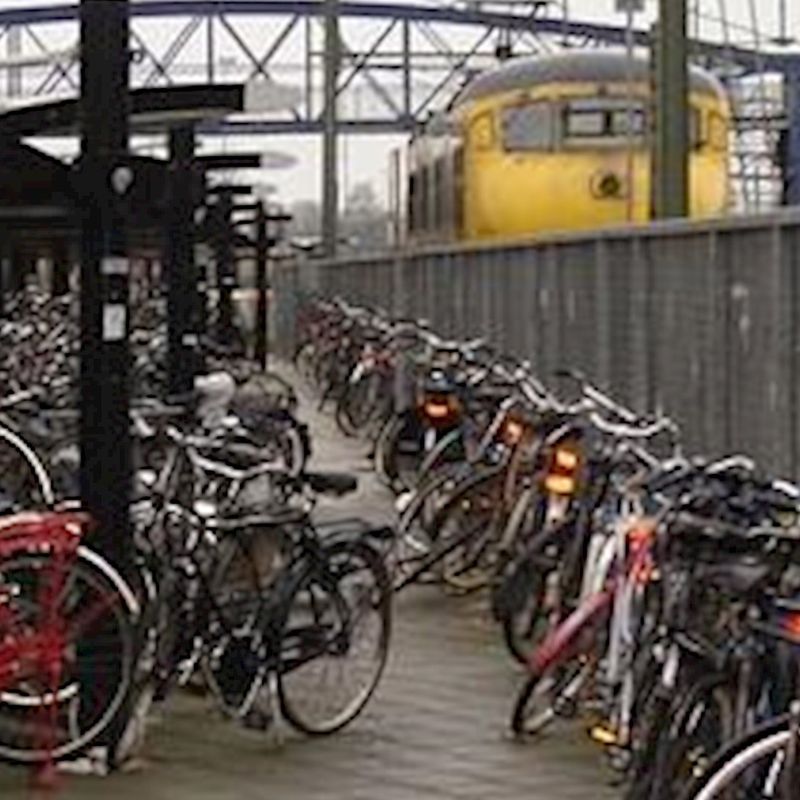 'Fiets parkeren op station Zwolle lastig' - Oost