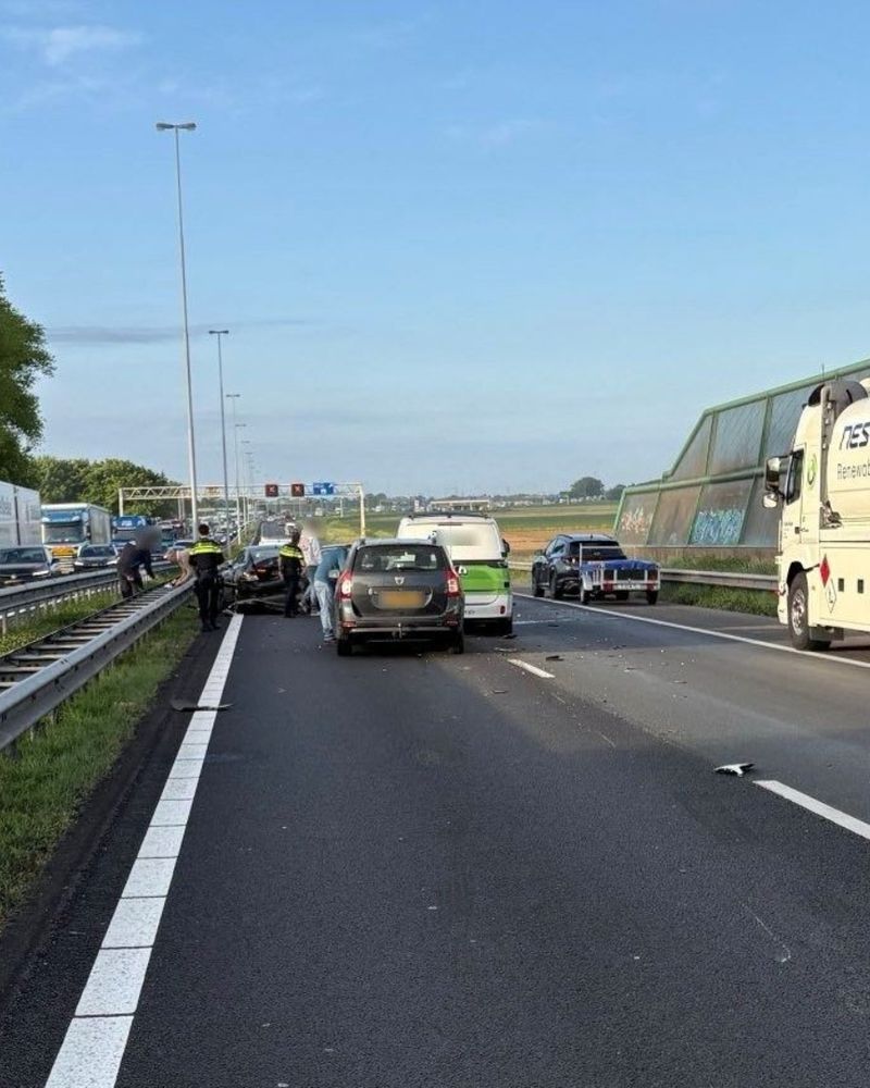 Drukke ochtendspits met veel vertraging door ongelukken - Rijnmond