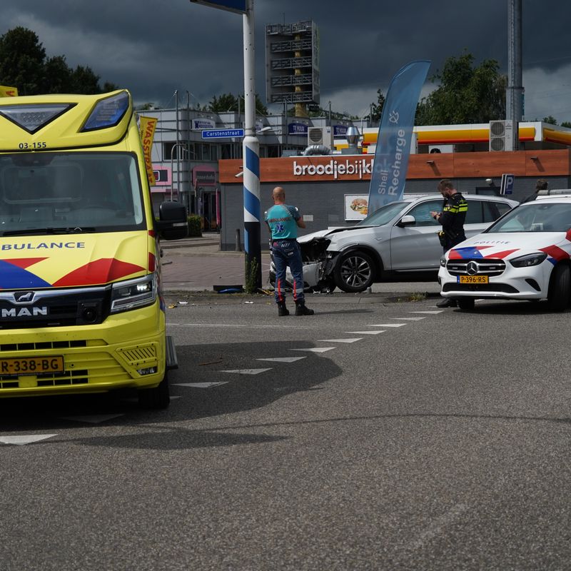 Botsing met drie gewonden in Hoogeveen - RTV Drenthe