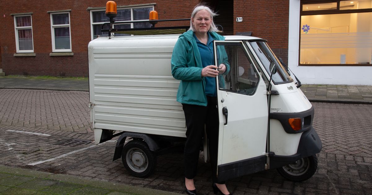 Cisca ziet haar brommobiel in vlammen opgaan: 'Het is m'n enige ...