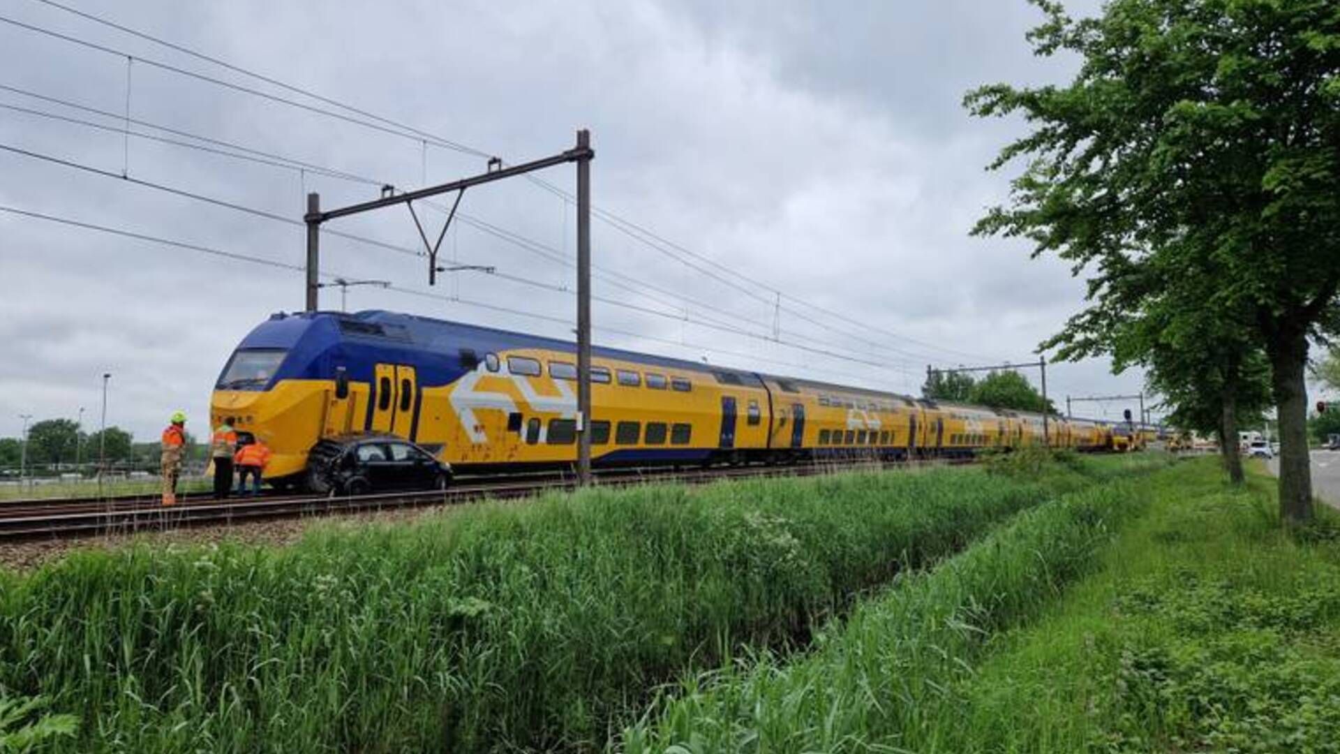 Trein botst met auto: geen treinen Zeeland in en uit - Omroep Zeeland
