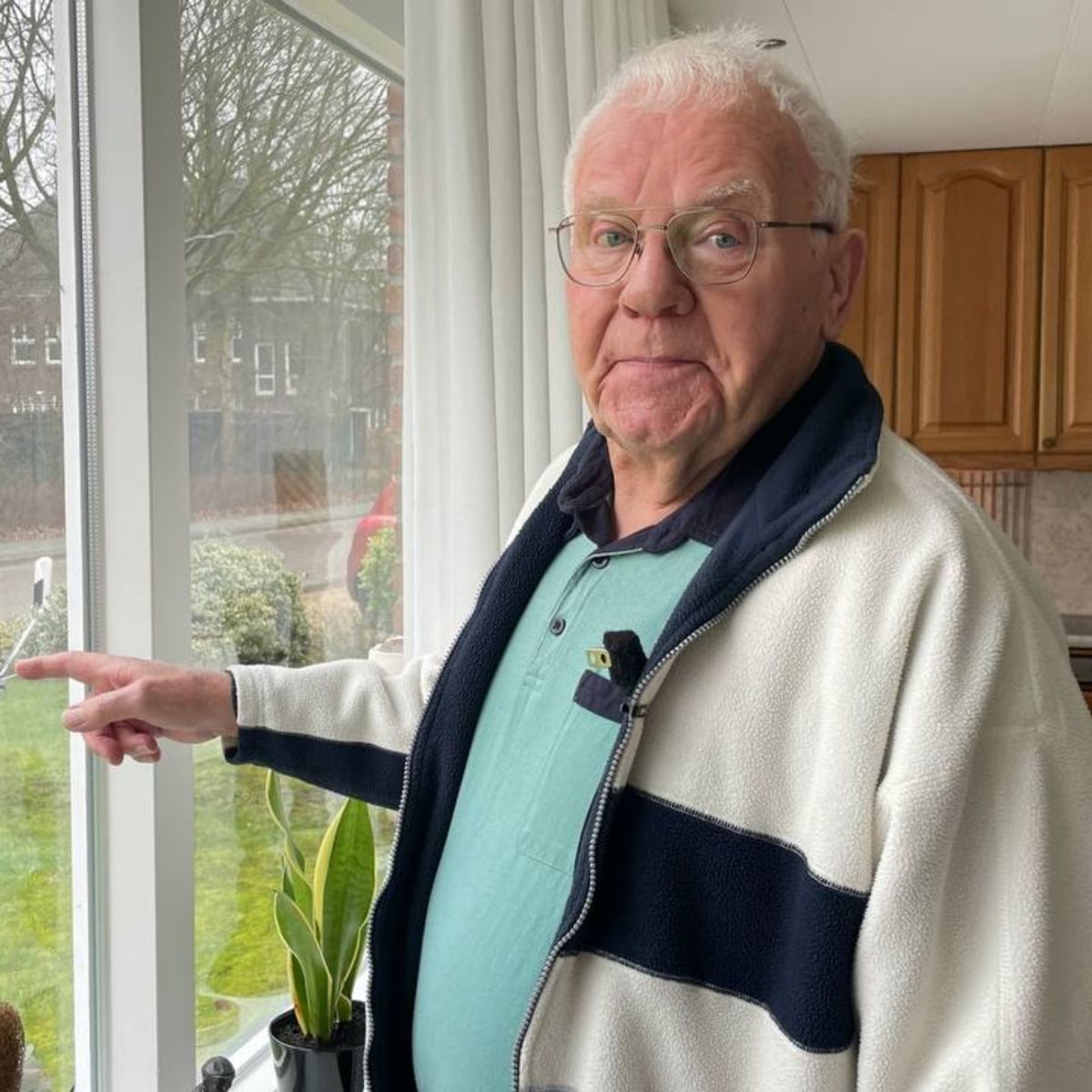 Woning 88-jarige Ter Apeler beschoten: 'Pas een nieuw raam als het mooi ...