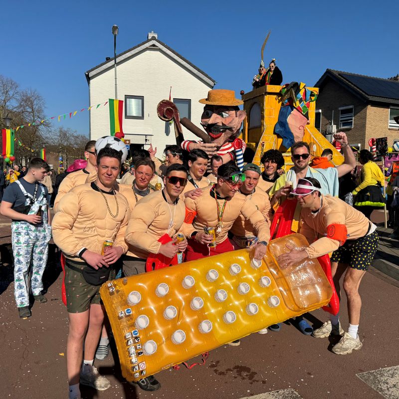 Mosaqua dankbaar thema in optocht Gulpen - L1 Nieuws