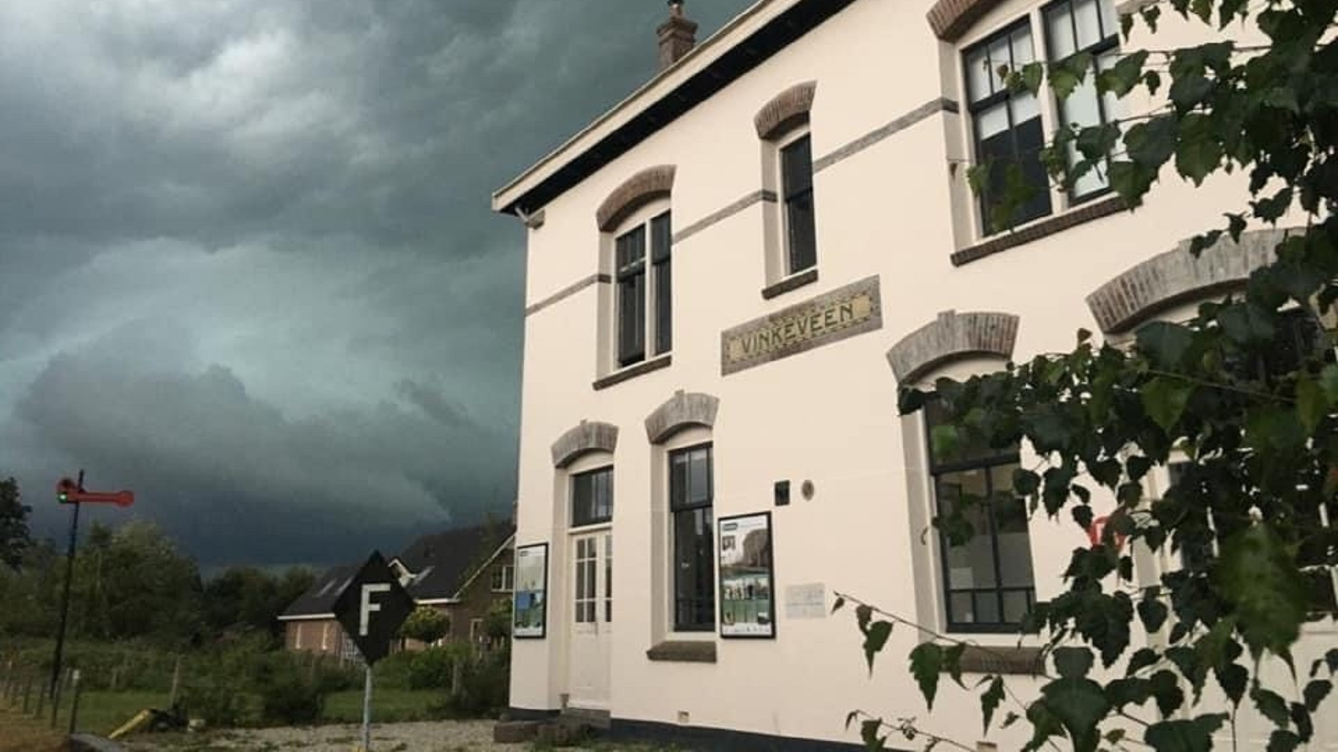 DocU - Station Vinkeveen, 110 jaar lief en leed in het spoorhuis - RTV ...
